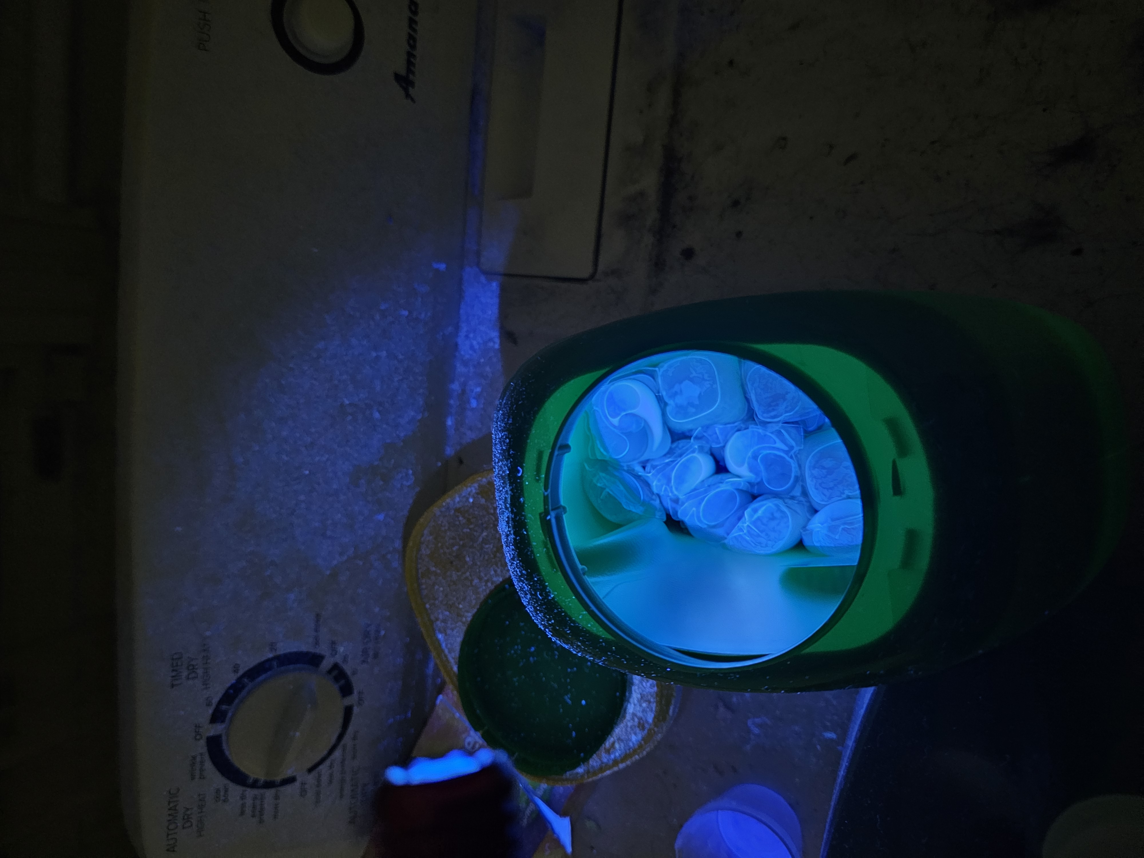 Do stains come in different colors if shown under UV light? : r/flashlight